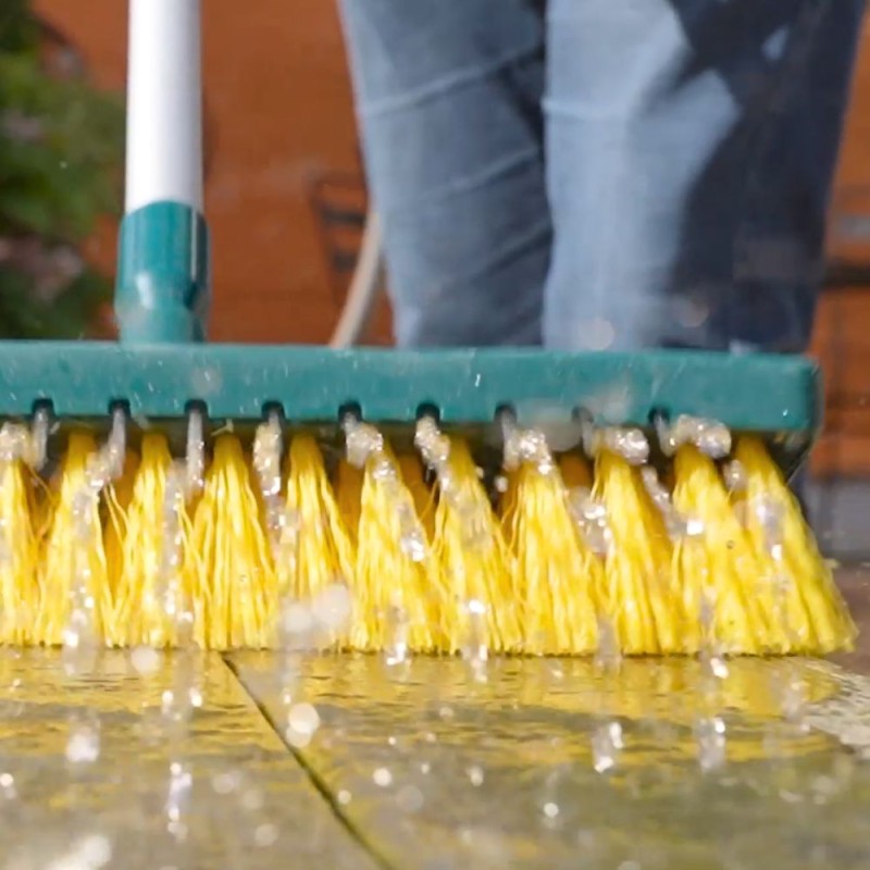 Balai brosse à jets pour l'extérieur - JET BROSSE de Gardirex
